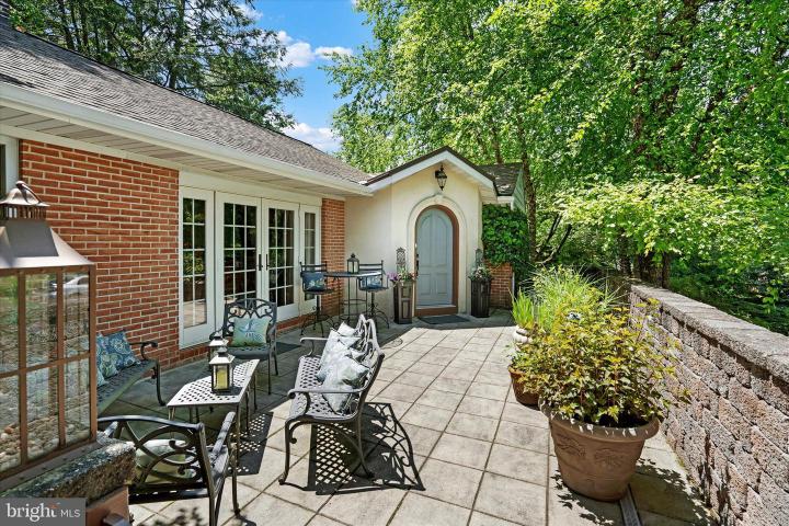 1614 Old Wyomissing Rd, Wyomissing PA 19610 for sale by EveryHome Realtors