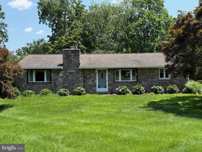 19 Doe Run Drive, Warrington PA 18976 for sale by EveryHome Realtors