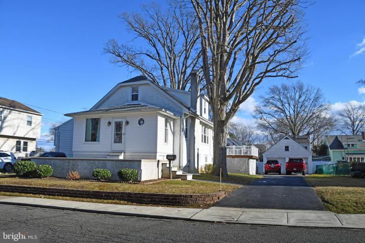 1044 8th Avenue, Folsom PA 19033 for sale by EveryHome Realtors